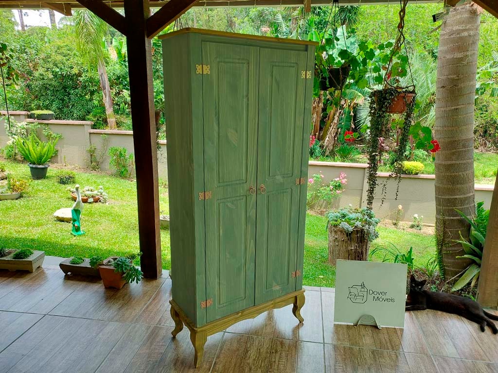 Roupeiro Rústico 2 Portas 4 Nichos Pés Luis XV | Dover Móveis